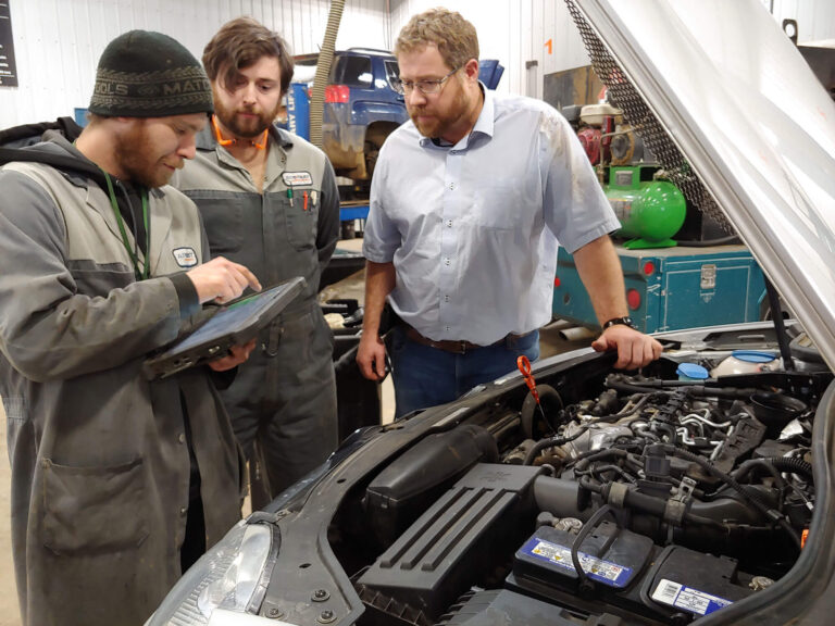 Automotive Repair & Tire Shop Stettler, AB - AutoTrust